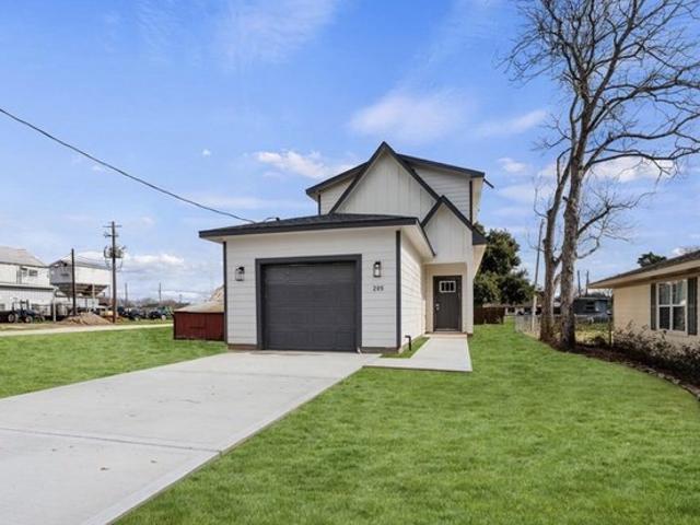 205 S Second St, Beasley, TX 77417