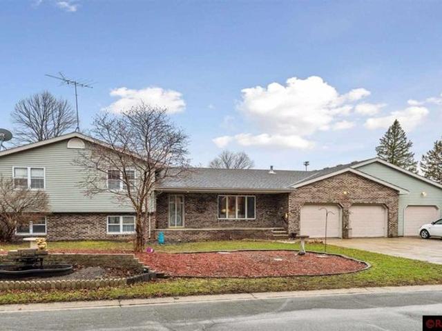 205 South Ln, Green Isle, MN 55338