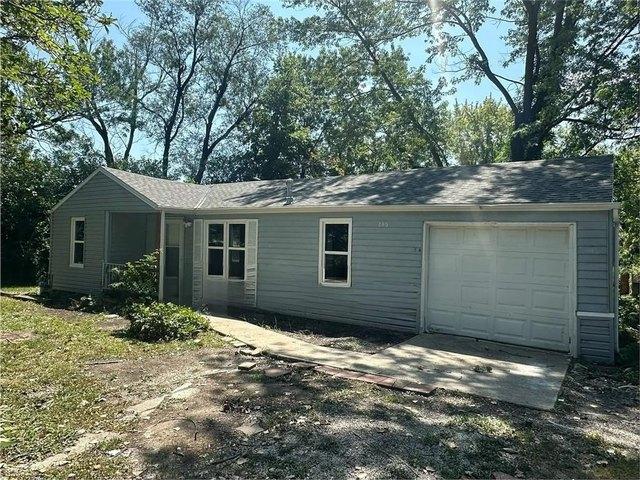 205 SE 16th St, Lee's Summit, MO 64081