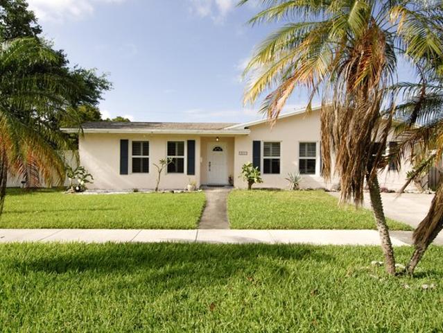 205 SE 4th Ter Unit 1 2, Dania Beach, FL 33004