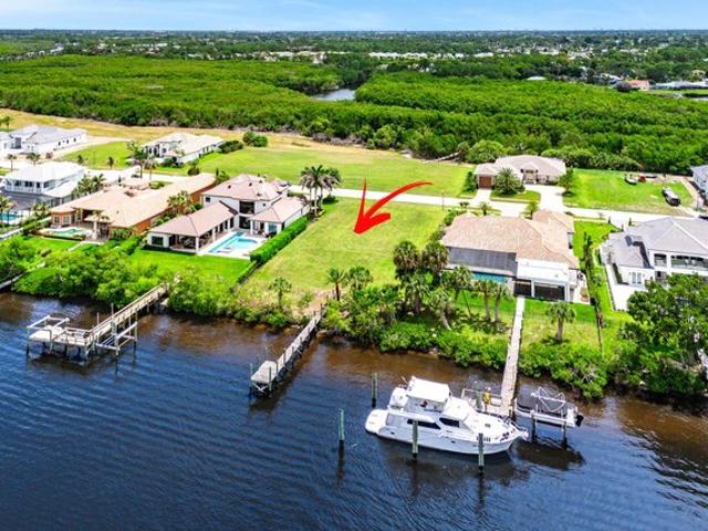 205 SE Fiore Bello, Port Saint Lucie, FL 34952