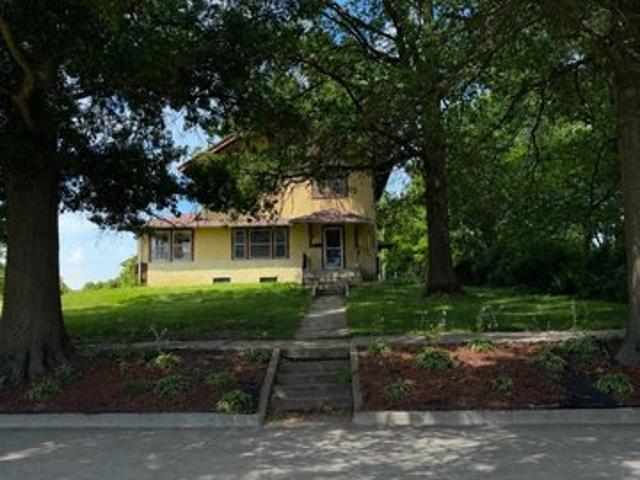 205 Shellway Dr, Mount Ayr, IA 50854