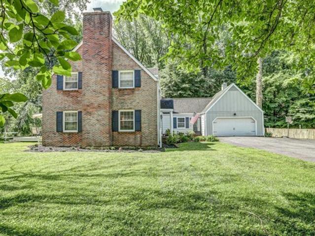 205 Sparkling Brook Dr, Bristol, TN 37620
