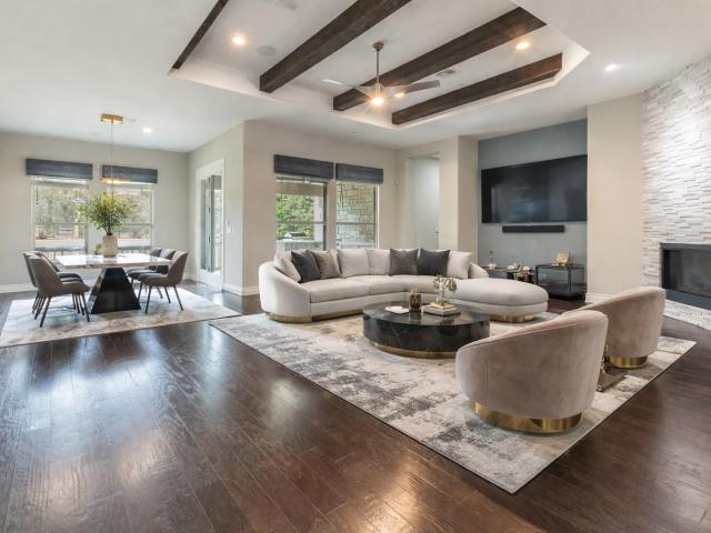 205 Standing Oak Dr