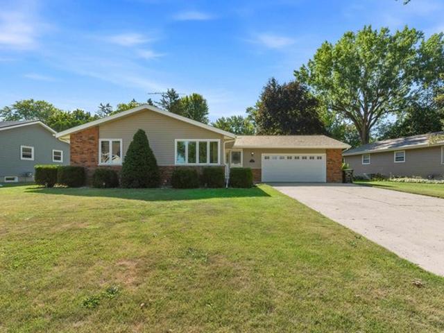 205 Starkweather Dr, Beaver Dam, WI 53916