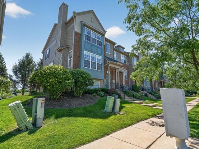 205 Station Park Cir, Grayslake, IL 60030