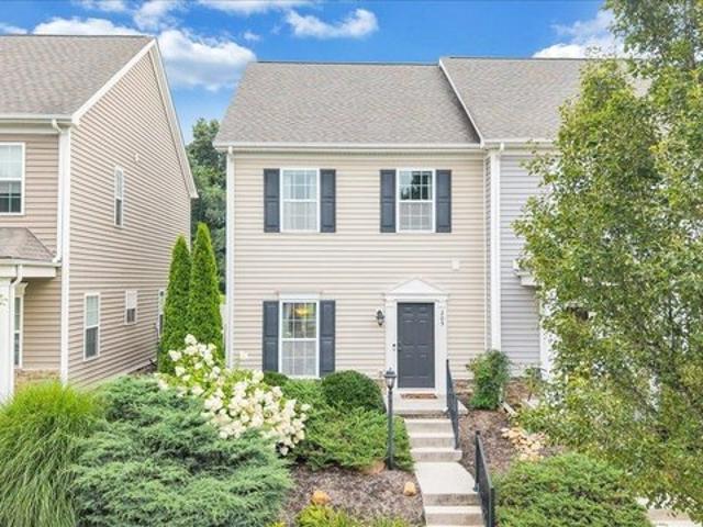 205 Phoenix Blvd NW, Christiansburg, VA 24073