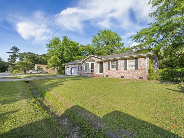 205 Pinewood Dr, Summerville, SC 29483 | MLS #26012 | Compass