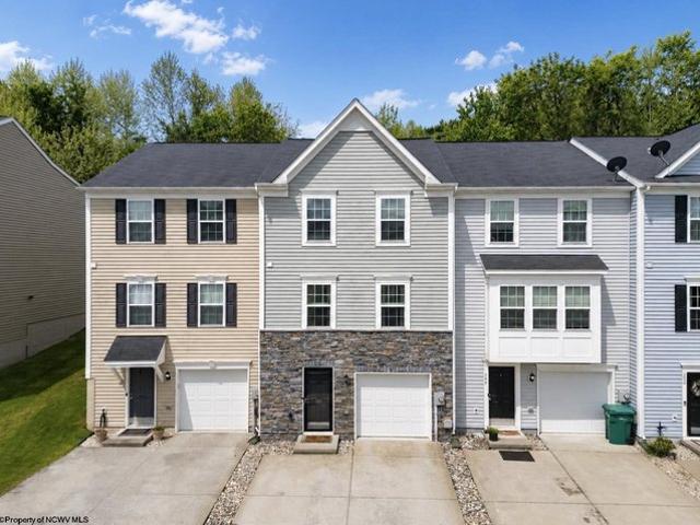 205 Queensbury Ct, Fairmont, WV 26554