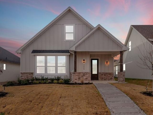 205 W 7th St, Justin, TX 76247