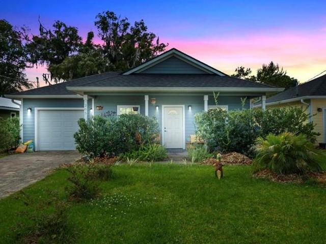 205 W Vivian Dr, Hastings, FL 32145