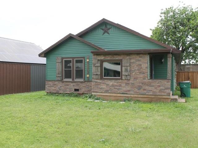 205 W Washington Ave, Iowa Park, TX 76367