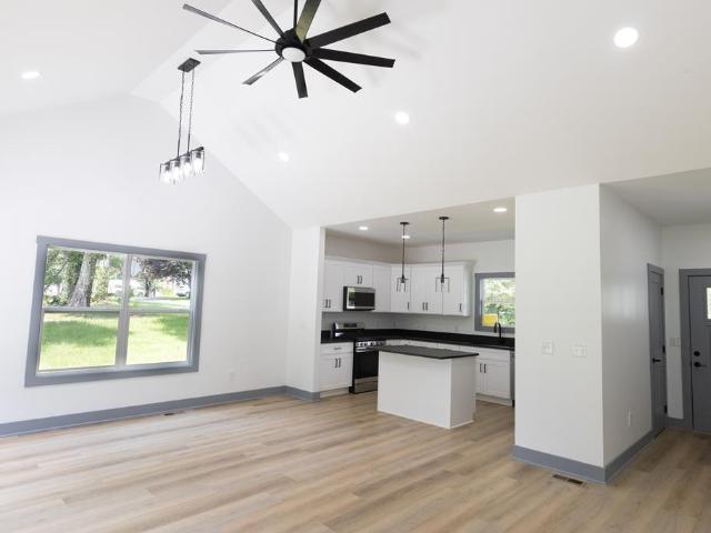 205 W Minnie Avenue