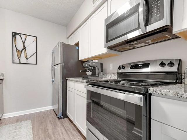 205 W Montgomery Xrds, Savannah, GA 31406