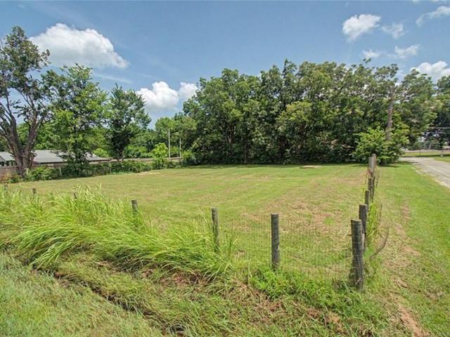 205 W Park Ave, Checotah, OK 74426