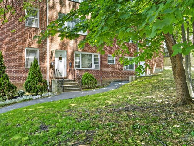205 W Post Road E 1 O