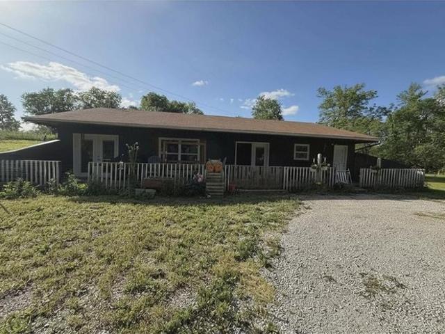 205 W Railroad St, Maysville, MO 64469