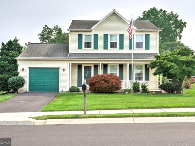205 Walnut Ln, New Holland, PA 17557