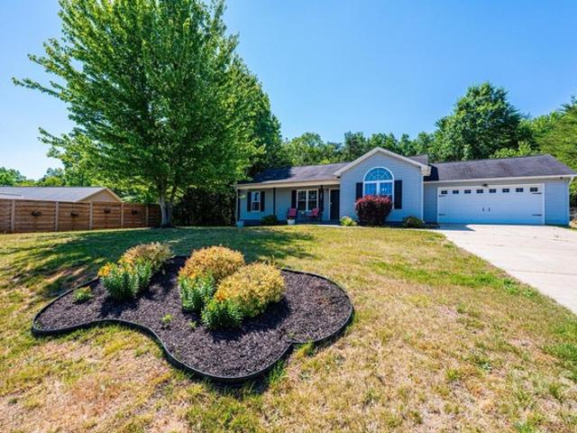 205 Winding Cedar Dr, Statesville, NC 28677