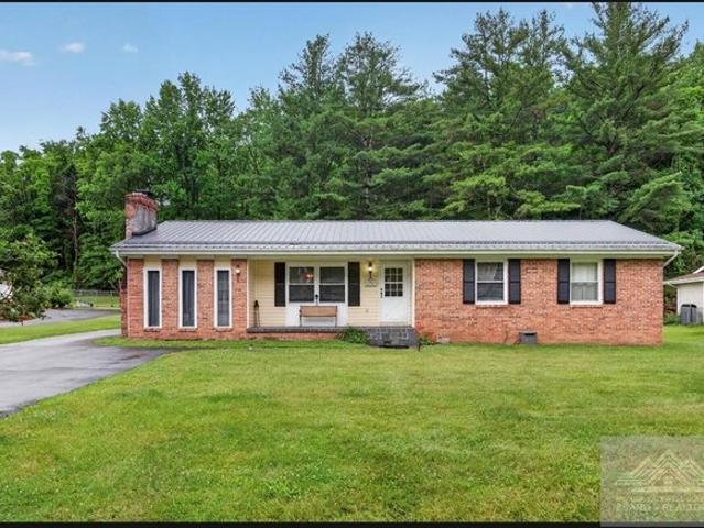 205 Winter Creek Dr, Bluefield, VA 24605