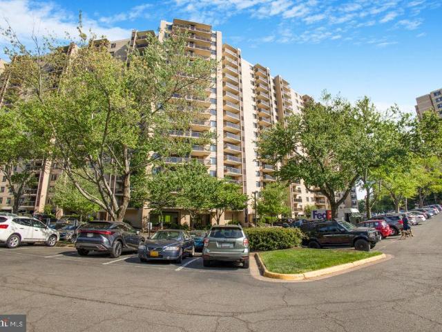 205 Yoakum Parkway # 1502
