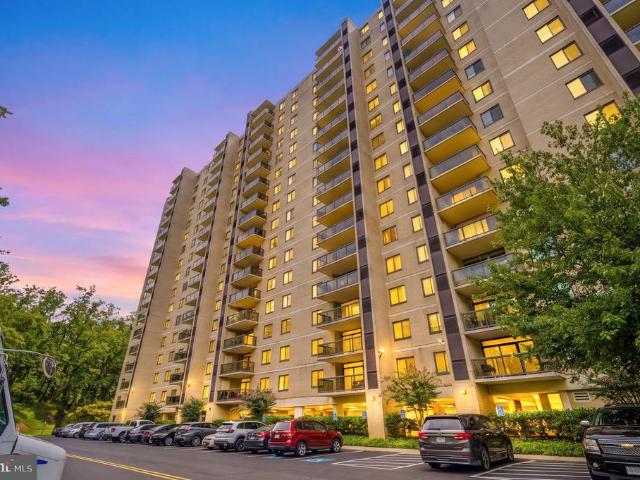 205 Yoakum Parkway # 914