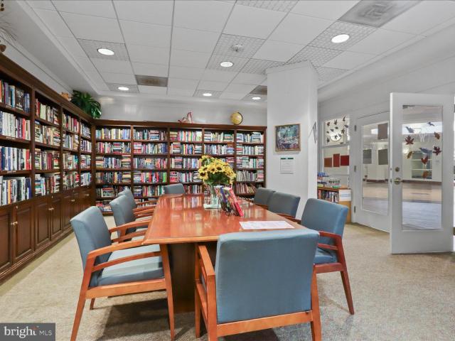 205 Yoakum Pkwy, Unit 216, Alexandria, VA 22304 | MLS #VAAX2054