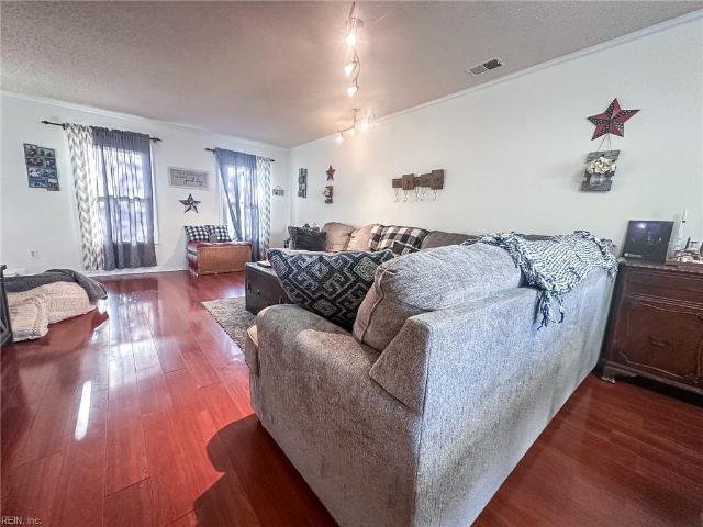 2064 Dolina DR
