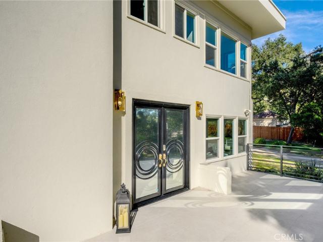 2065 E Altadena
