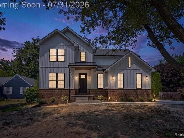2065 Richwood Rd, Auburn Hills, MI 48326