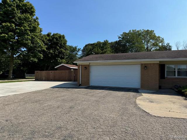 2065 s lapeer road