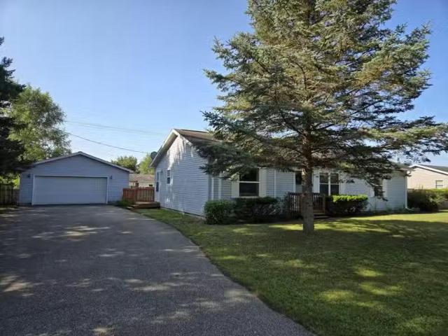 20661 OKEMOS RD, BIG RAPIDS, MI 49307 Single Family Residence.