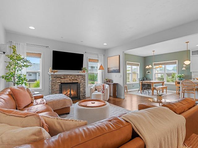 2066 w heron lane