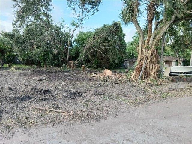 2066 42nd Pl, Vero Beach, FL 32967