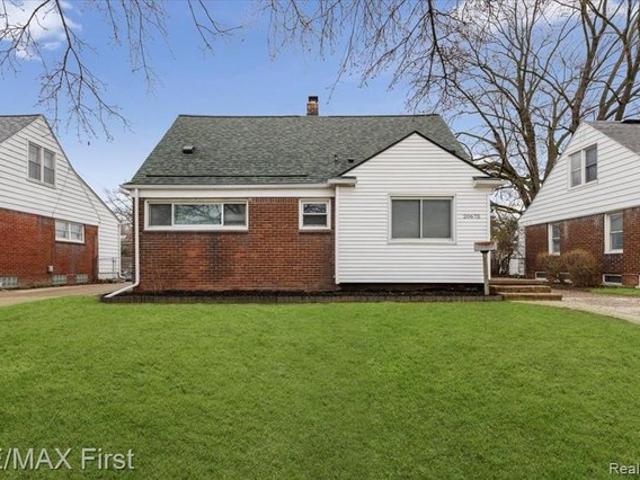 20675 Van Antwerp St, Harper Woods, MI 48225