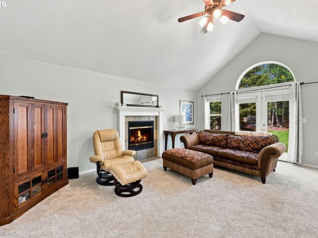 2067 nw poplar pl