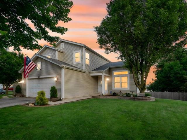 2067 Stephen St, Aurora, IL 60502