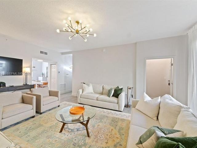 2067 S Ocean Dr Unit TH5, Hallandale Beach, FL 33009