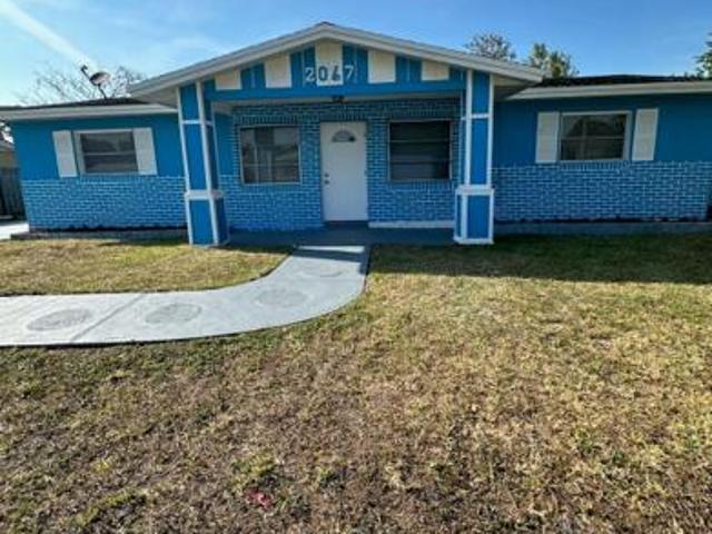 2067 SE Harrison St, Stuart, FL 34997