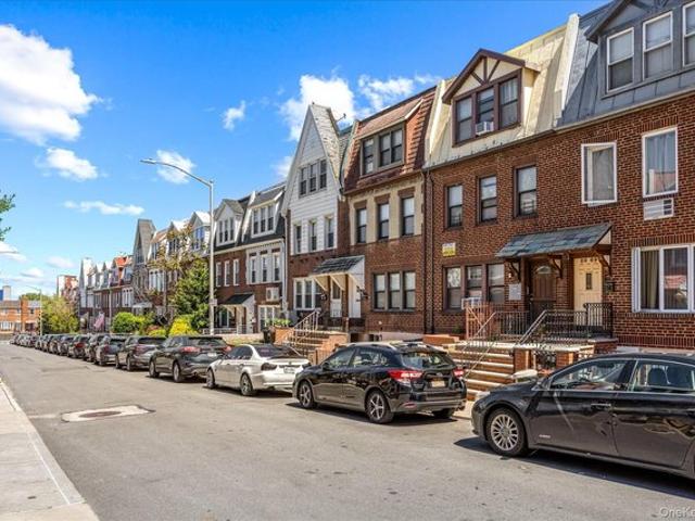 2067 32nd St, Astoria, NY 11105