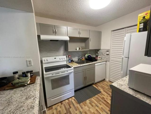20681 4th Pl NE #206, Miami, FL 33179