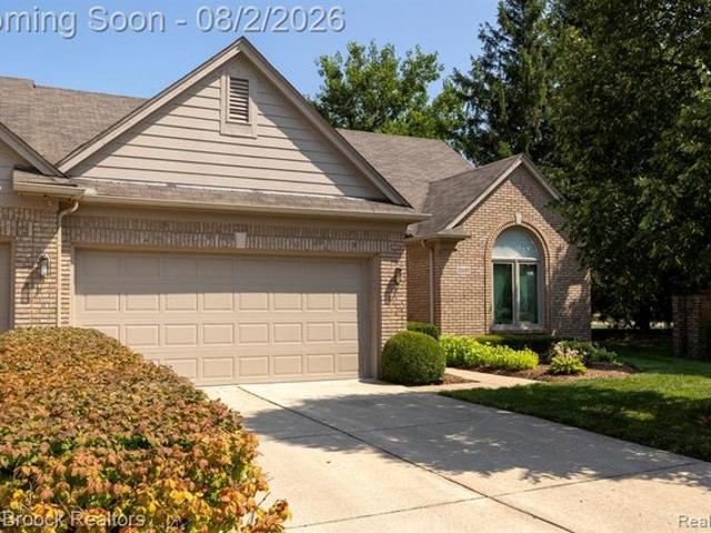 20685 Hillsboro Dr, Macomb Township, MI 48044