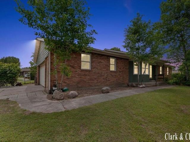 2068 Jamestown Dr SE, Grand Rapids, MI 49508