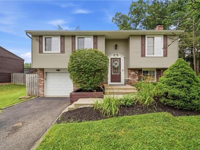 2068 Powell Rd, Cranberry Township, PA 16066