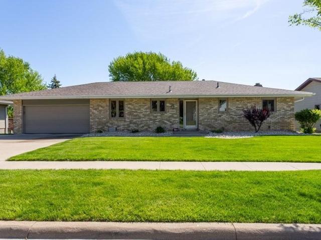 2068 Rosemont St, Dubuque, IA 52002