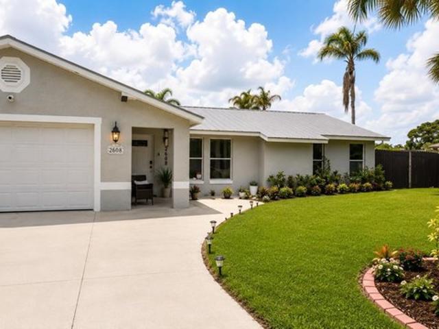 2068 SE Triumph Rd, Port Saint Lucie, FL 34952