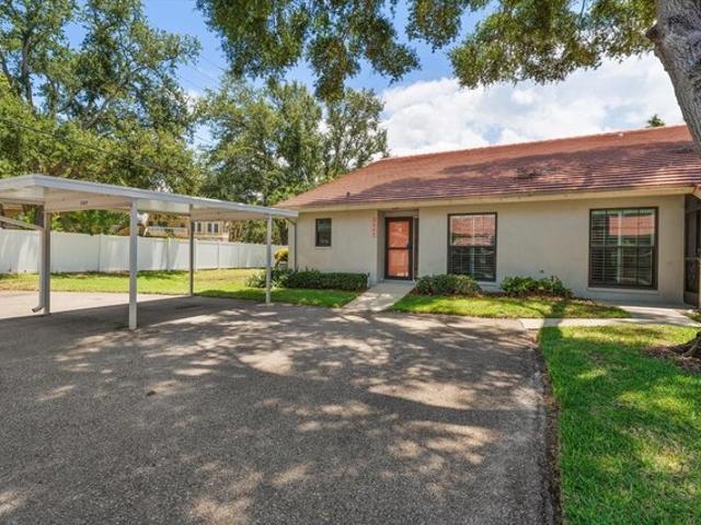 2069 Lakeview Dr, Clearwater, FL 33763