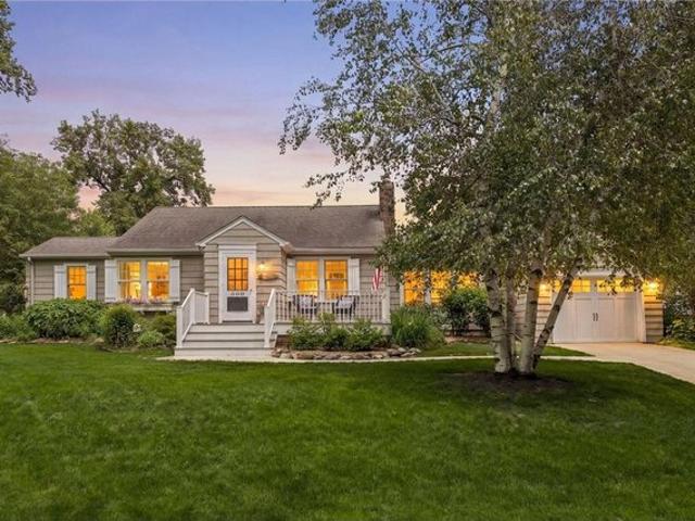 20600 Carson Rd, Deephaven, MN 55331