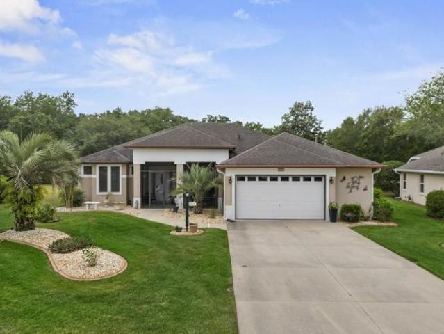 20602 Queen Alexandra Dr, Leesburg, FL 34748