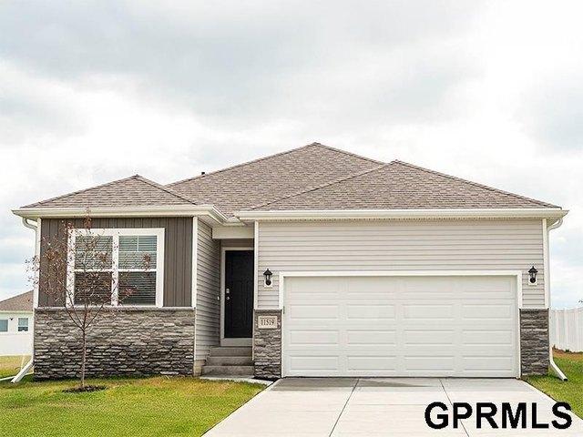 20608 Emiline St, Gretna, NE 68028